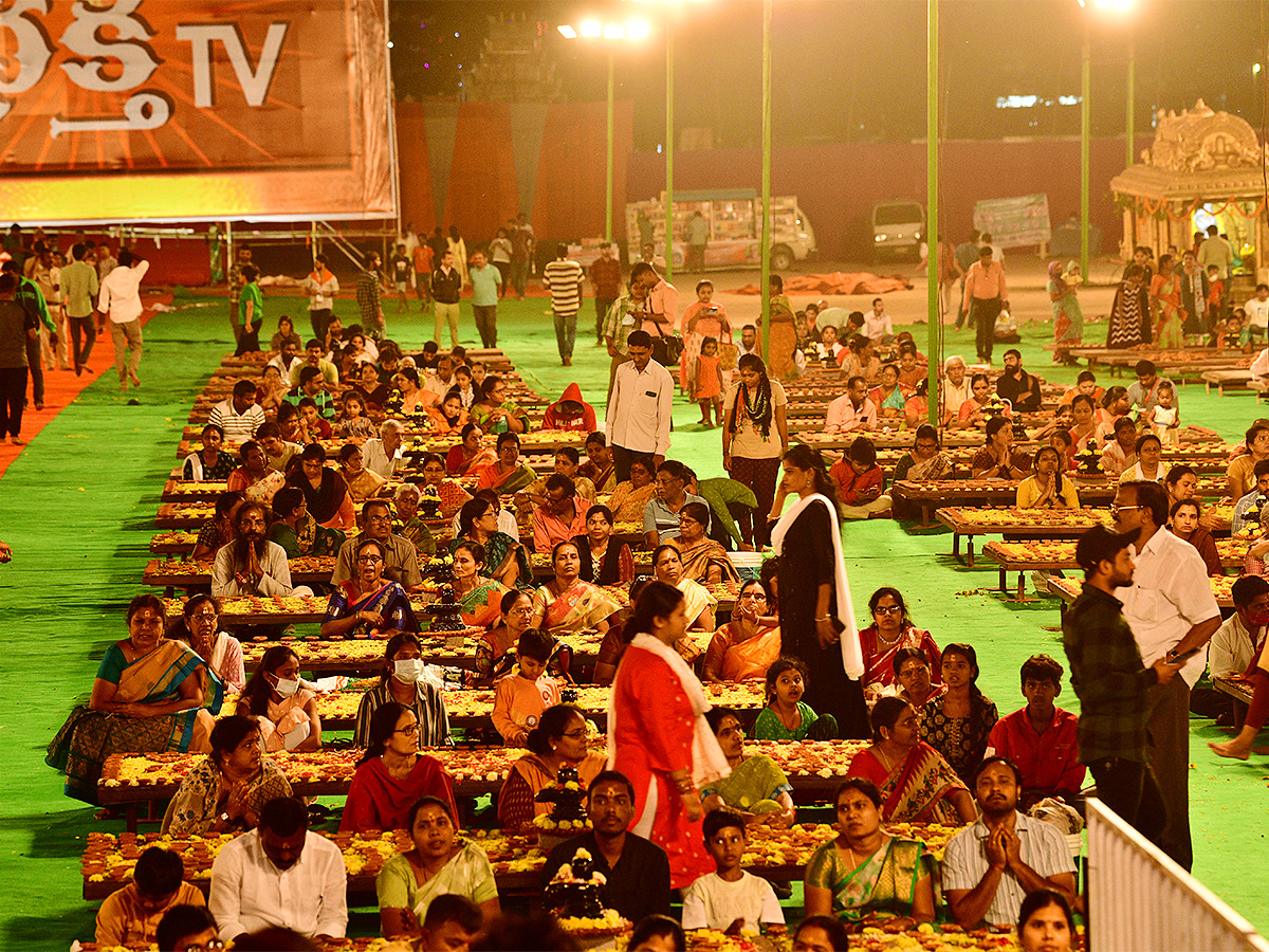 హైదరాబాద్ : ఎన్టీఆర్ స్టేడియంలో ఘనంగా కోటి దీపోత్సవం (ఫొటోలు) | Koti Deepotsavam 2023 In NTR ...